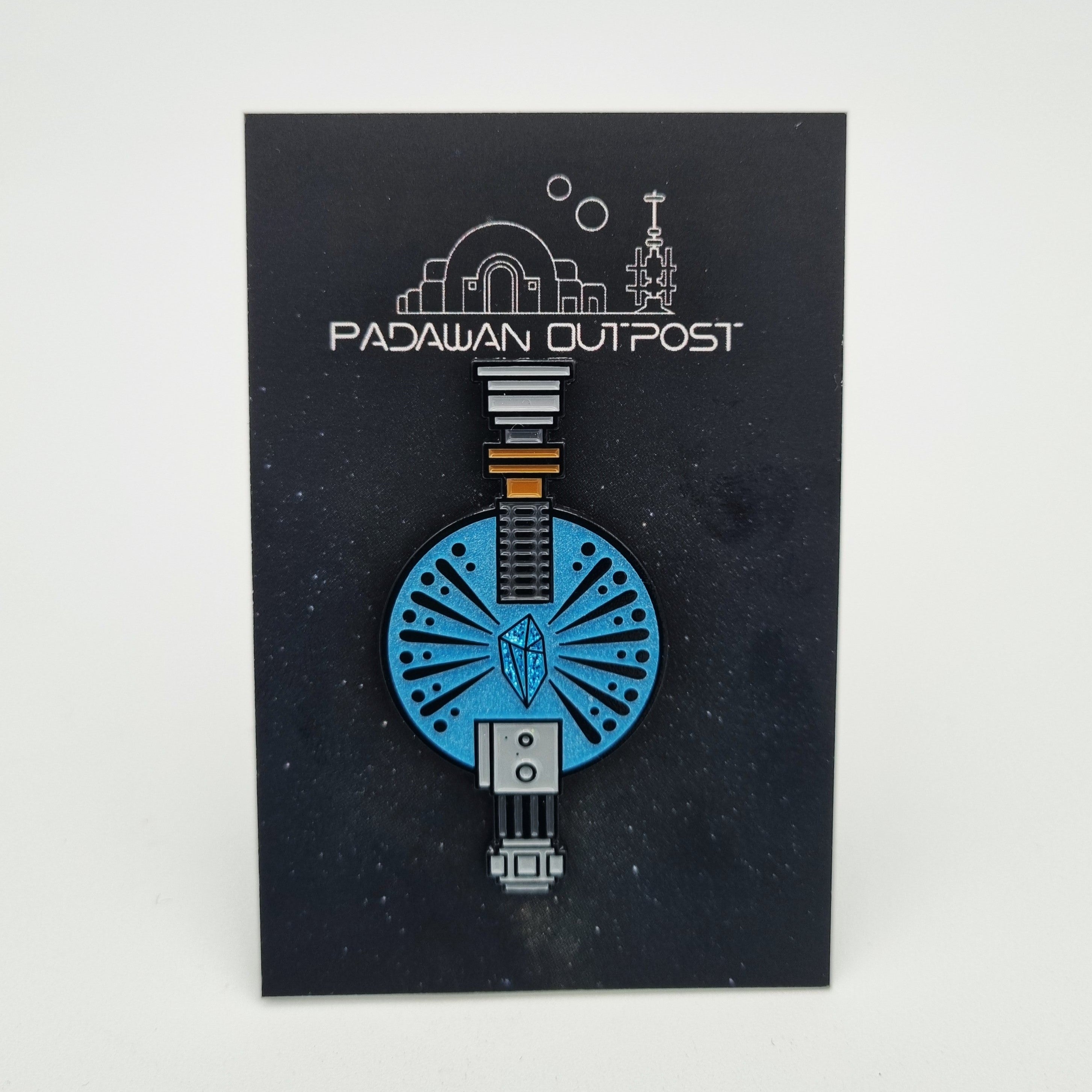 Saber crystal pin badge – Padawan Outpost